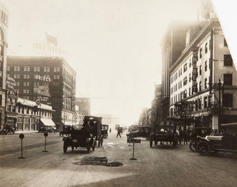St. Louis in the 1920s: A Photographic Tour of Streets, Landmarks and ...