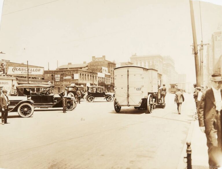 St. Louis in the 1920s: A Photographic Tour of Streets, Landmarks and ...