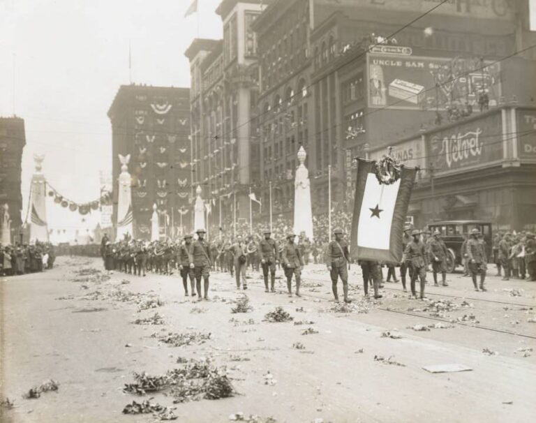 St. Louis in the 1920s: A Photographic Tour of Streets, Landmarks and ...