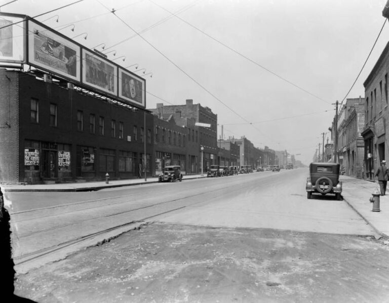St. Louis in the 1920s: A Photographic Tour of Streets, Landmarks and ...