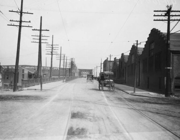 St. Louis in the 1920s: A Photographic Tour of Streets, Landmarks and ...