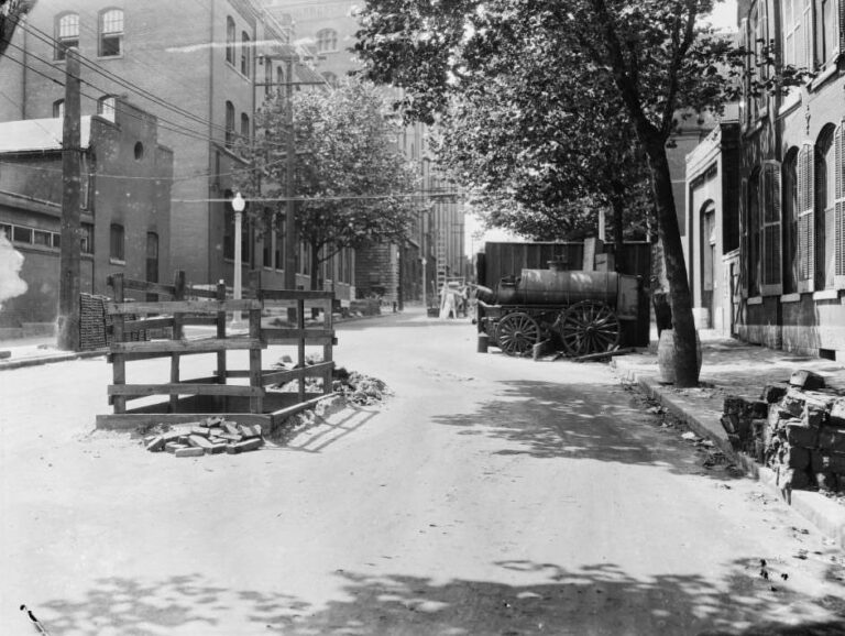 St. Louis in the 1920s: A Photographic Tour of Streets, Landmarks and ...