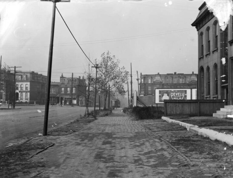 St. Louis in the 1920s: A Photographic Tour of Streets, Landmarks and ...