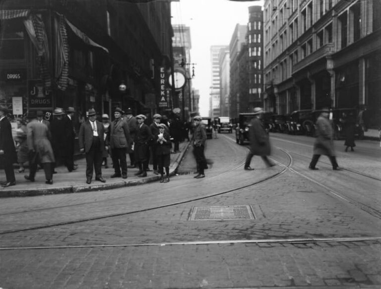St. Louis in the 1920s: A Photographic Tour of Streets, Landmarks and ...