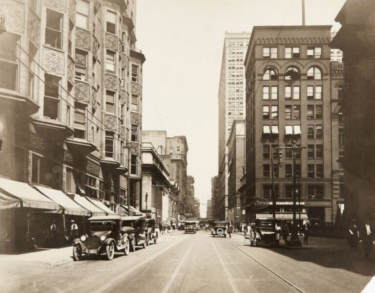St. Louis in the 1920s: A Photographic Tour of Streets, Landmarks and ...