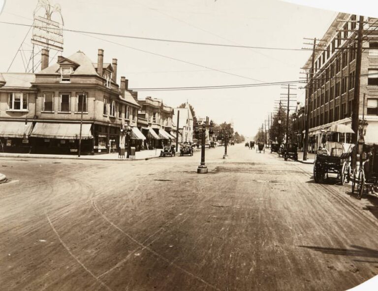 St. Louis in the 1920s: A Photographic Tour of Streets, Landmarks and ...