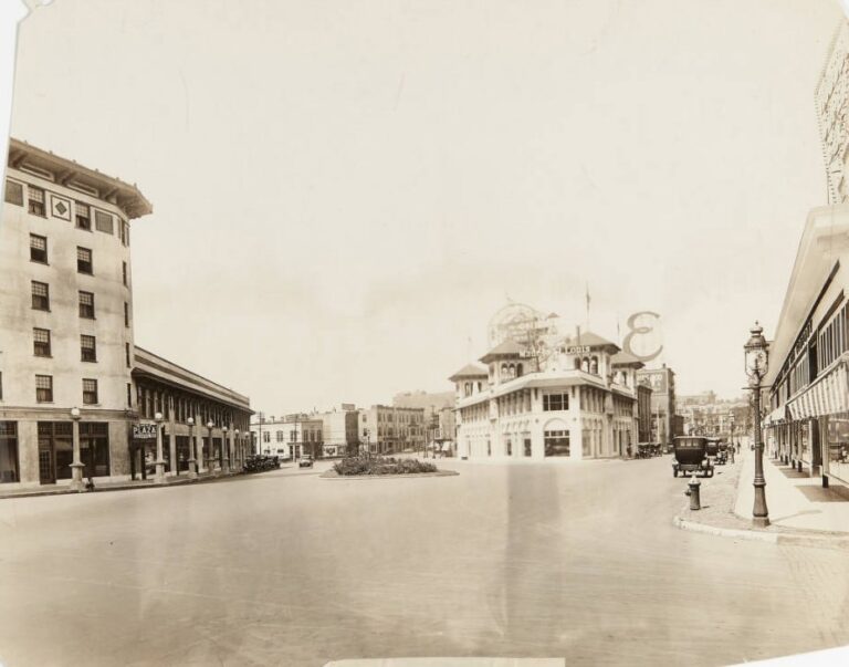 St. Louis in the 1920s: A Photographic Tour of Streets, Landmarks and ...