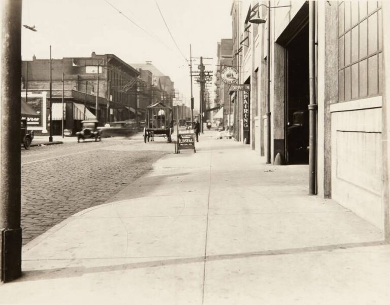 St. Louis in the 1920s: A Photographic Tour of Streets, Landmarks and ...