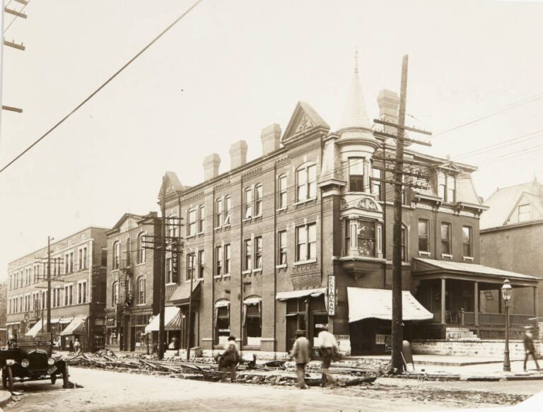 St. Louis in the 1920s: A Photographic Tour of Streets, Landmarks and ...