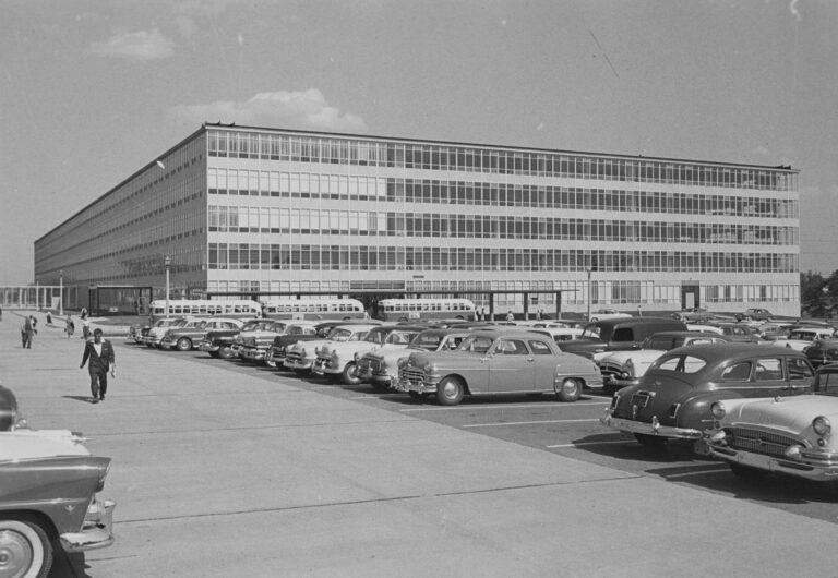 St. Louis in the 1950s: Navigating Post-War Prosperity, Suburban Dreams ...